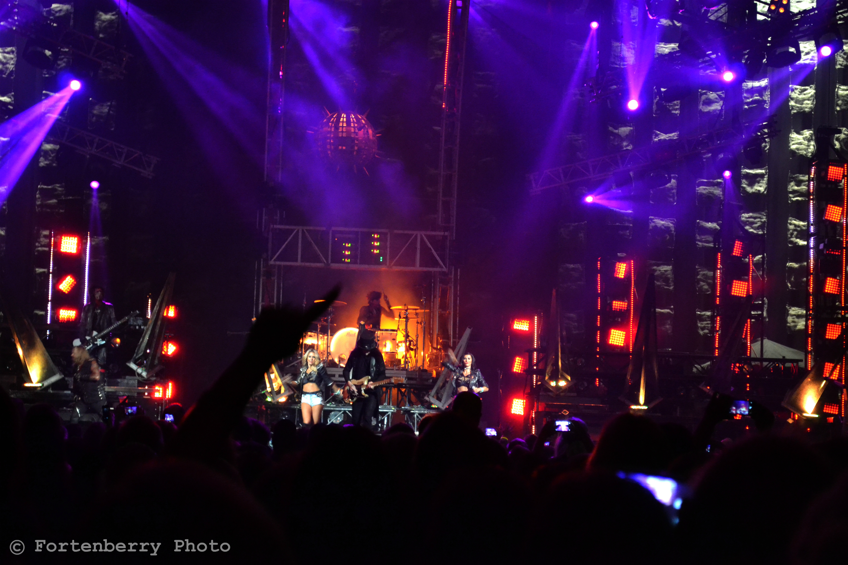 Motley Crue Final Tour Stage