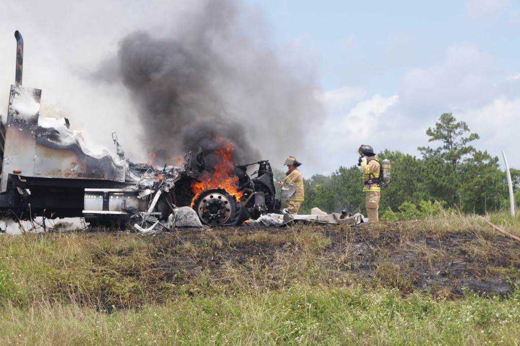 18-wheeler on fire shuts down I-10 - Orange Leader | Orange Leader