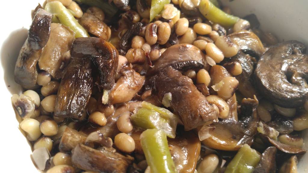 Payne’s Pantry: Easy Field Peas and Green Snaps with Mushrooms - Orange ...
