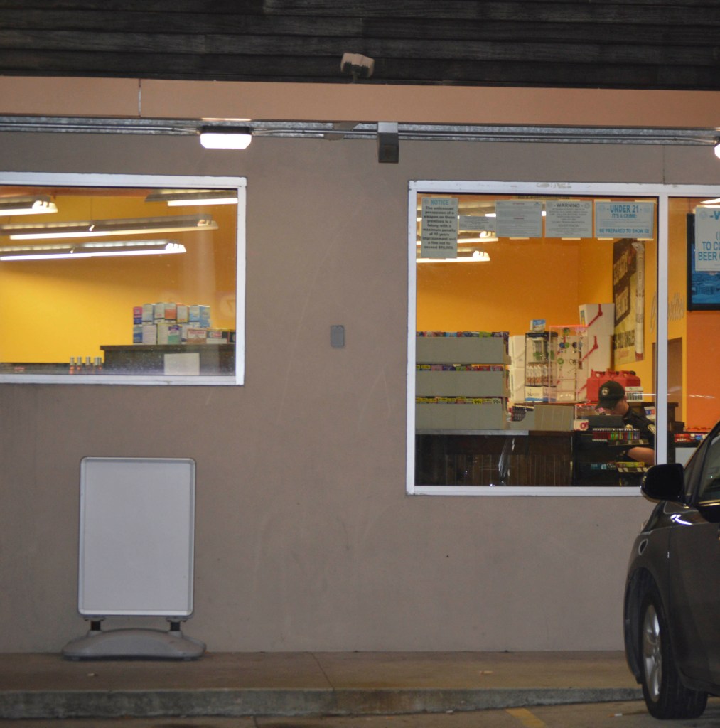 Store clerk fatally shoots robber - Orange Leader | Orange Leader