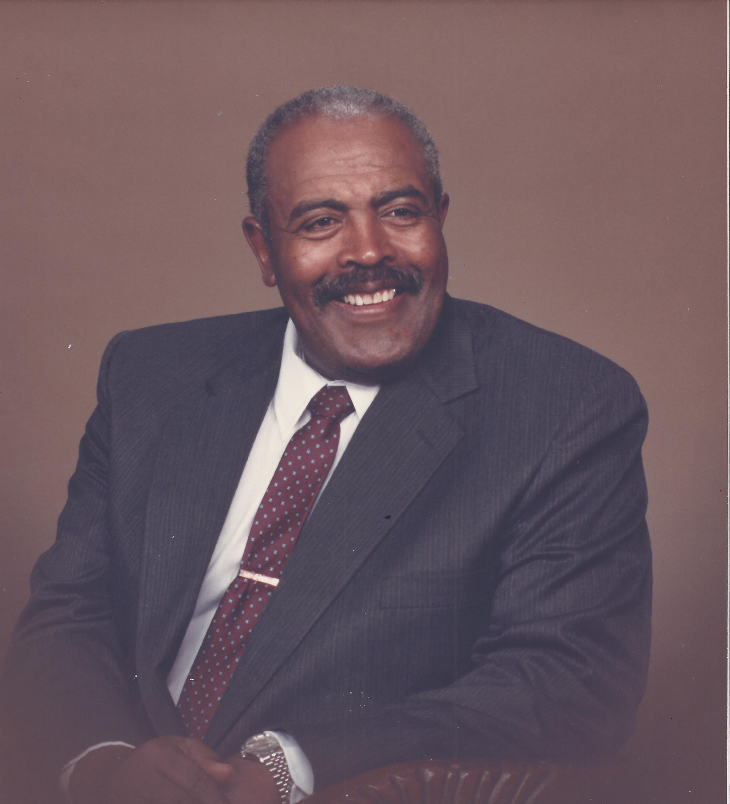 GUSSIE CLARK - Orange Leader | Orange Leader