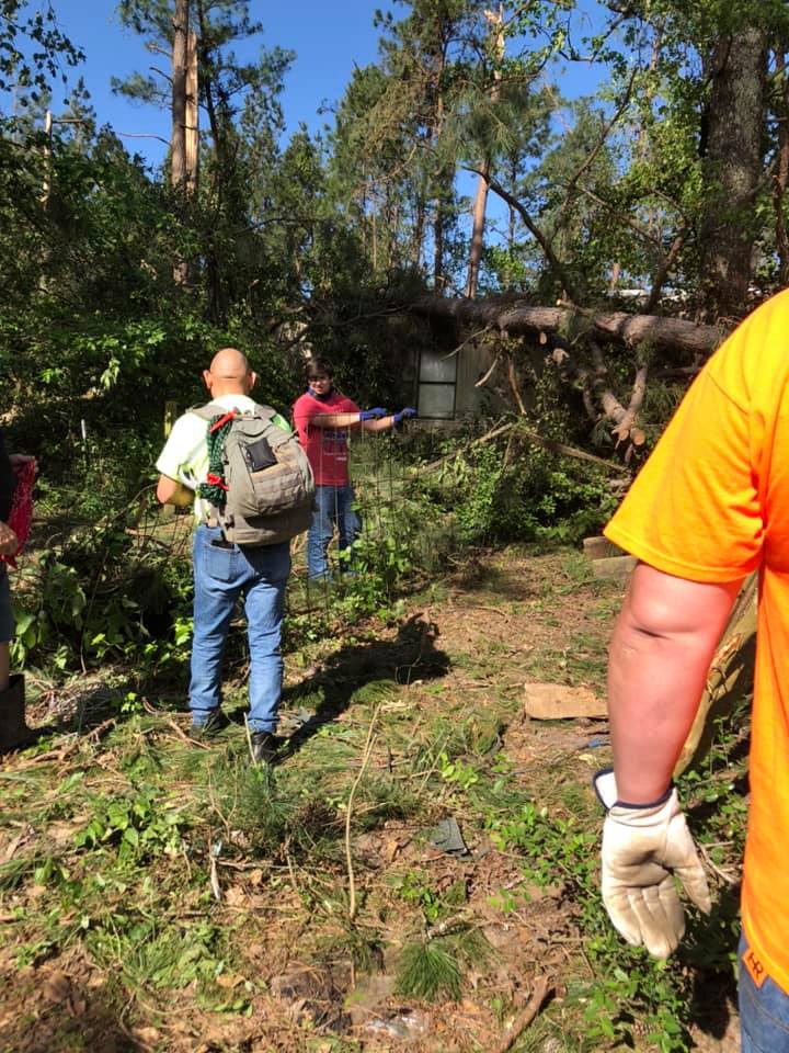 409 Search and Rescue helping others | Orange Leader