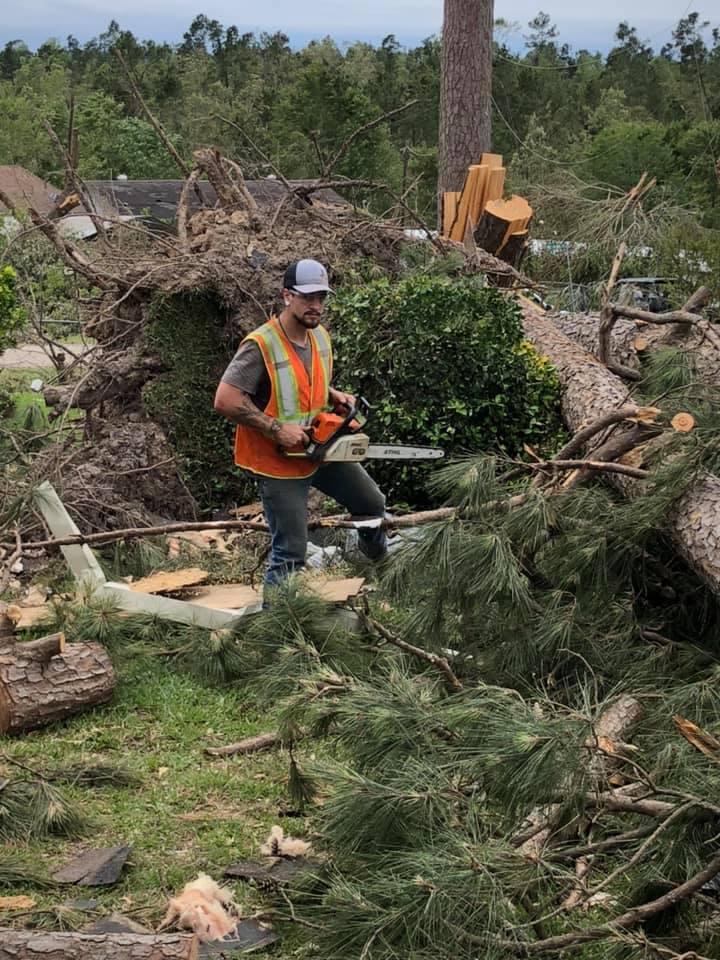 409 Search and Rescue helping others | Orange Leader