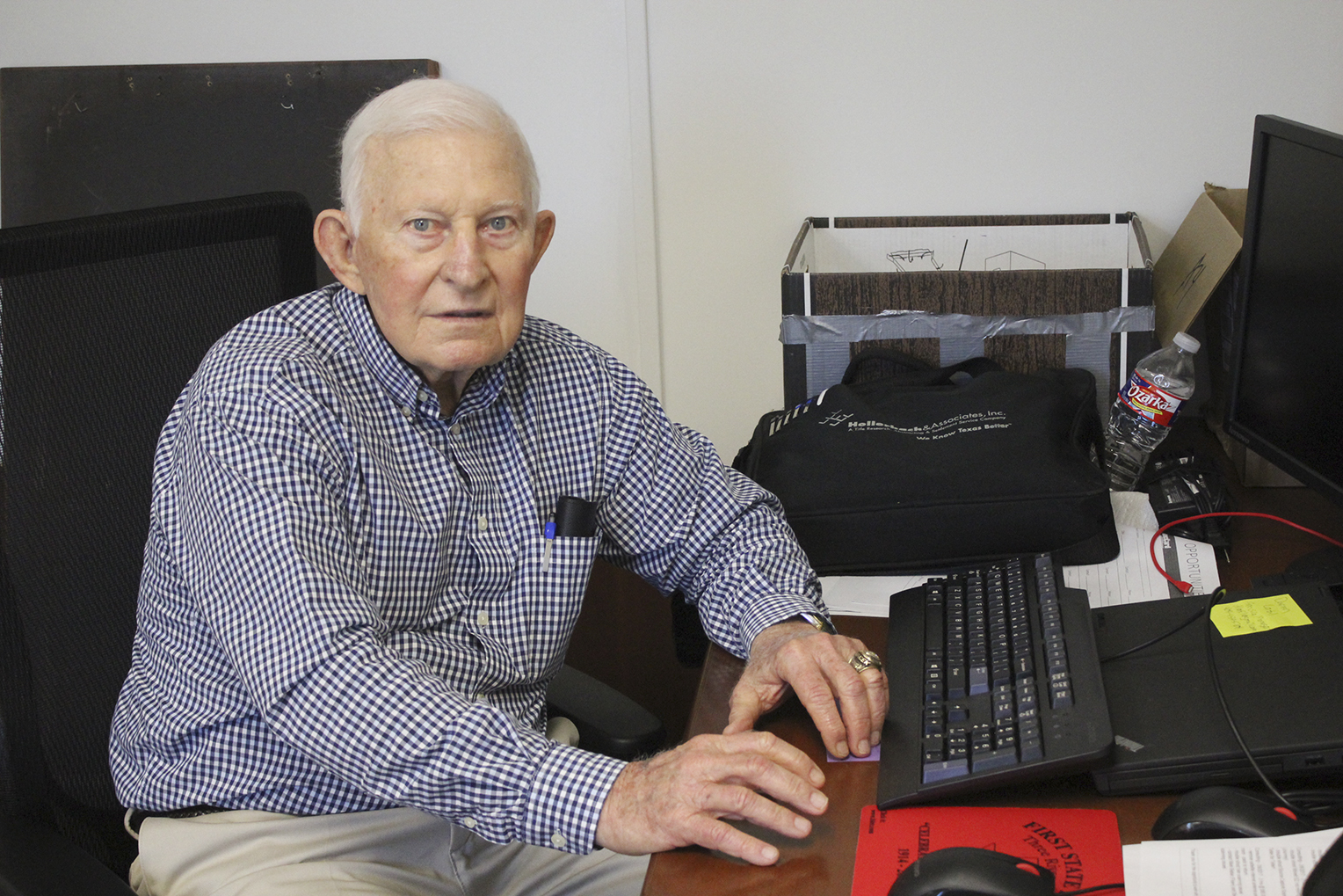 Carlos R. Vacek to be honored as 50-Year Banker | Orange Leader