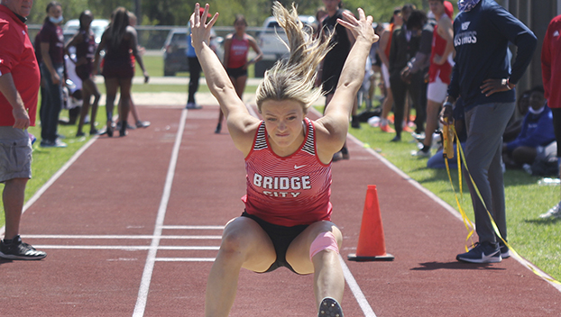 Big outings for local tracksters at Raider Relays, results | Orange Leader