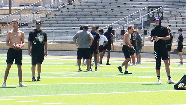 Bulldogs boast multi-talented quarterback room with Trosclair, Sunday ...