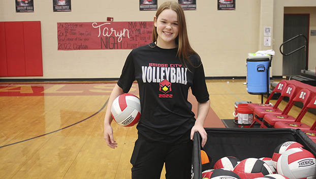 Freshman Anna Kelly delivers energy during perfect district run for ...