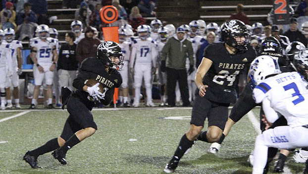 PHOTO GALLERY: Vidor Pirates tangle with potent Lindale attack - Orange ...