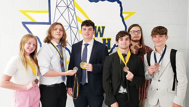 Speech and Debate members medal at Invitational Meet | Orange Leader
