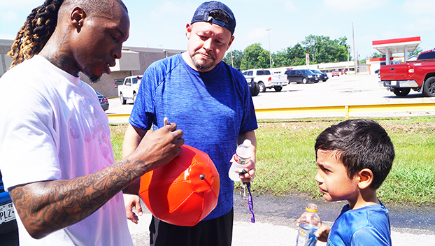 SEE THE PHOTOS — Fun run with The Champ “Shock” Foster | Orange Leader